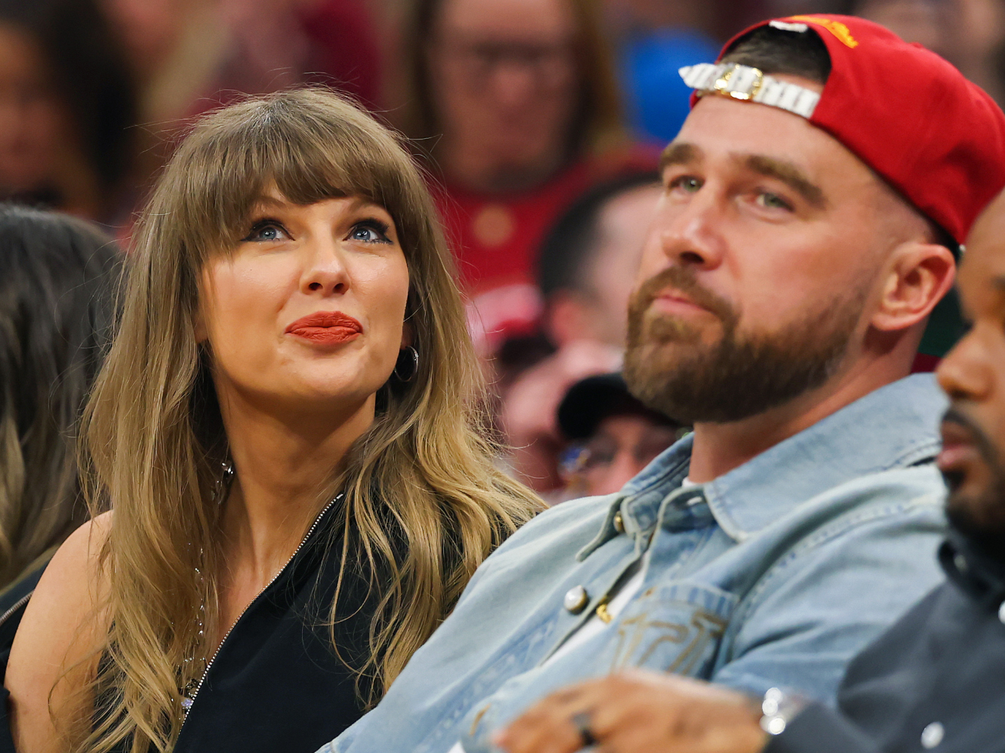 Insiders reveal the 'monstrous headache' Taylor Swift has had about her ...