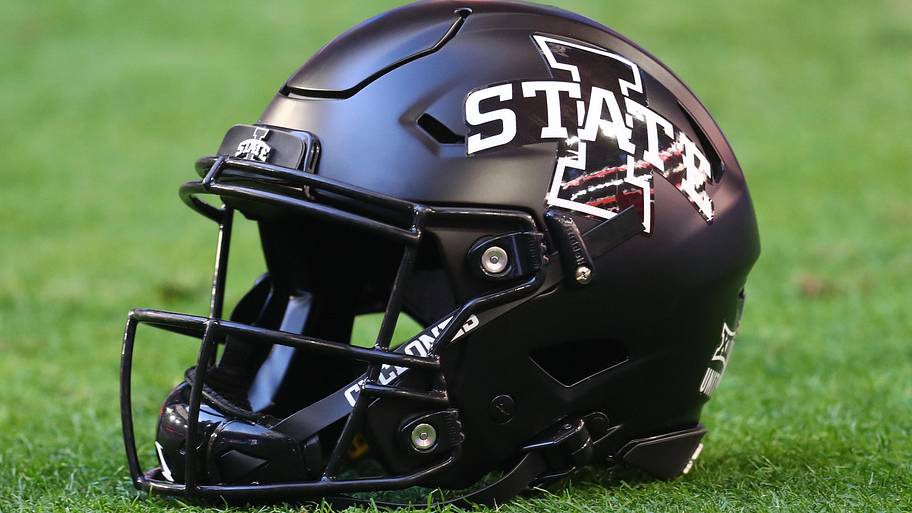 Iowa State beats out 16 other programs for class of 2027 LB