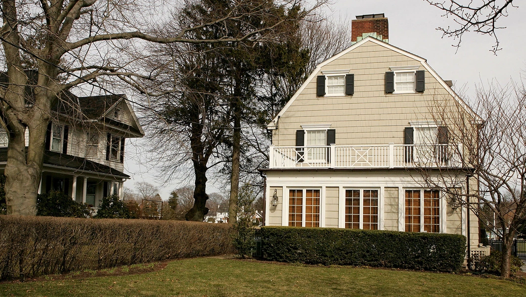 9 chilling true haunted house stories