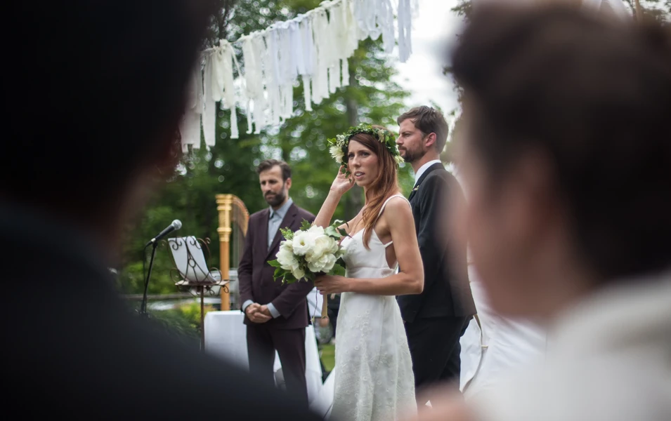Rising costs push Canadian couples toward smaller weddings