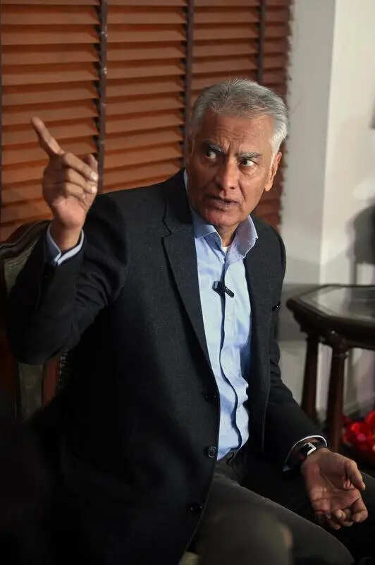 Jakhar accuses Kejriwal, Mann of 'dividing' Punjab