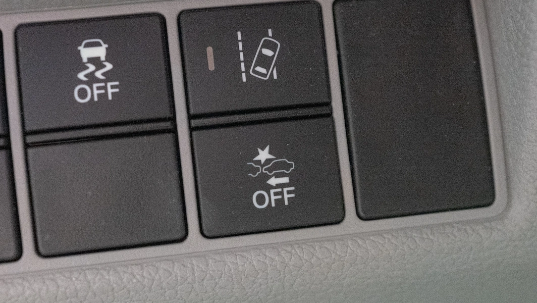 14 common car buttons and their functions