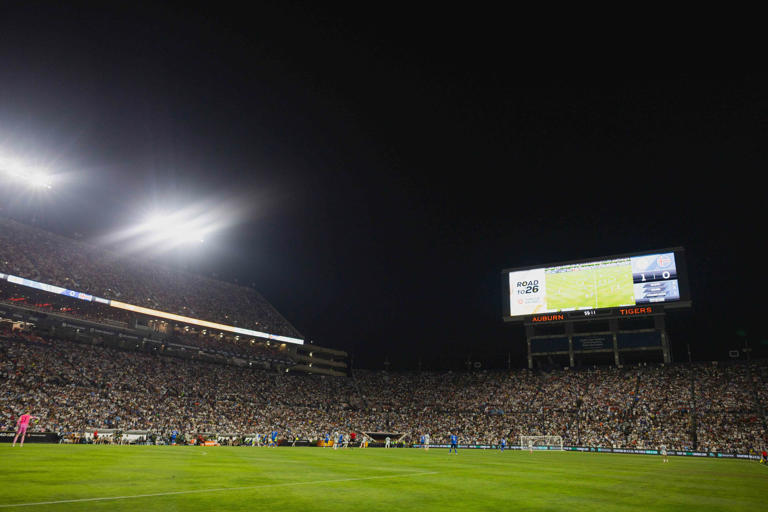 Lionel Messi and other superstars who have performed at Jordan-Hare ...