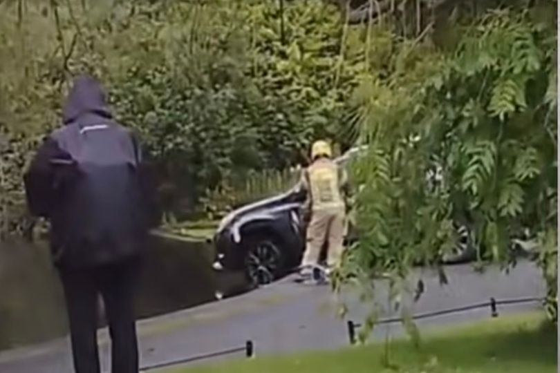 Car enters the pond in St Stephen’s Green park