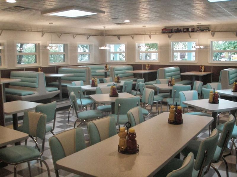 The Ohio diner where burgers come on steamed buns and fried pickles ...