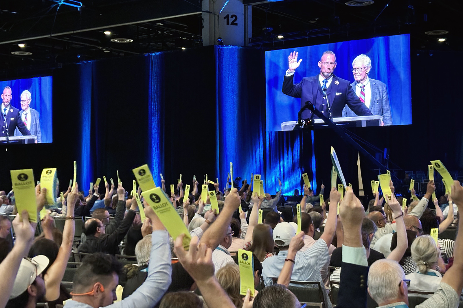Southern Baptists pass a ban on women pastors again. This time, they ...