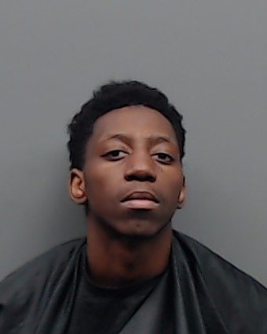 3 arrested after robbing victim at gunpoint in Tyler apartment complex