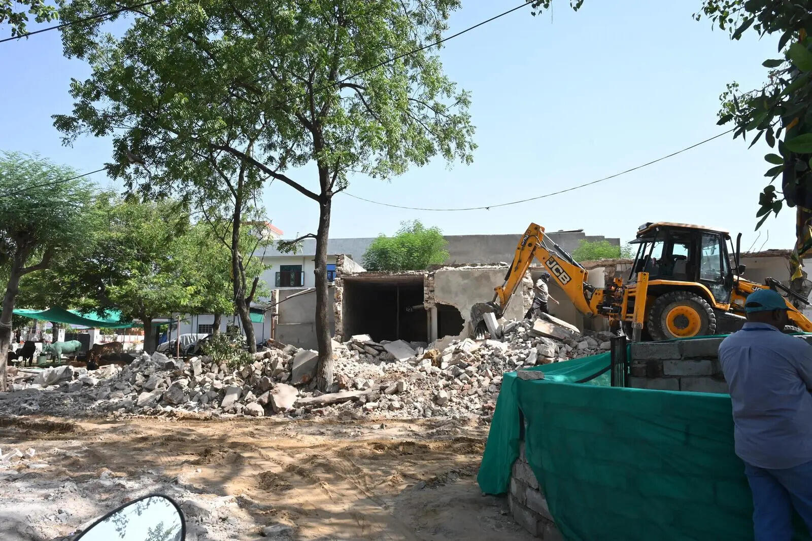 Court stays stall Bharu Marg widening as JDA pauses demolition