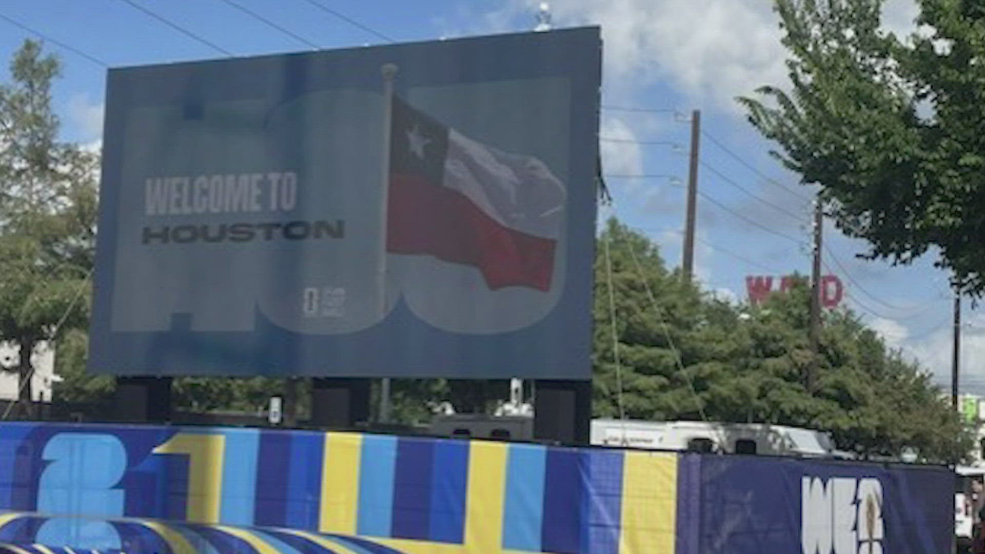Chile's flag mistakenly used on Houston Fan Fest welcome display