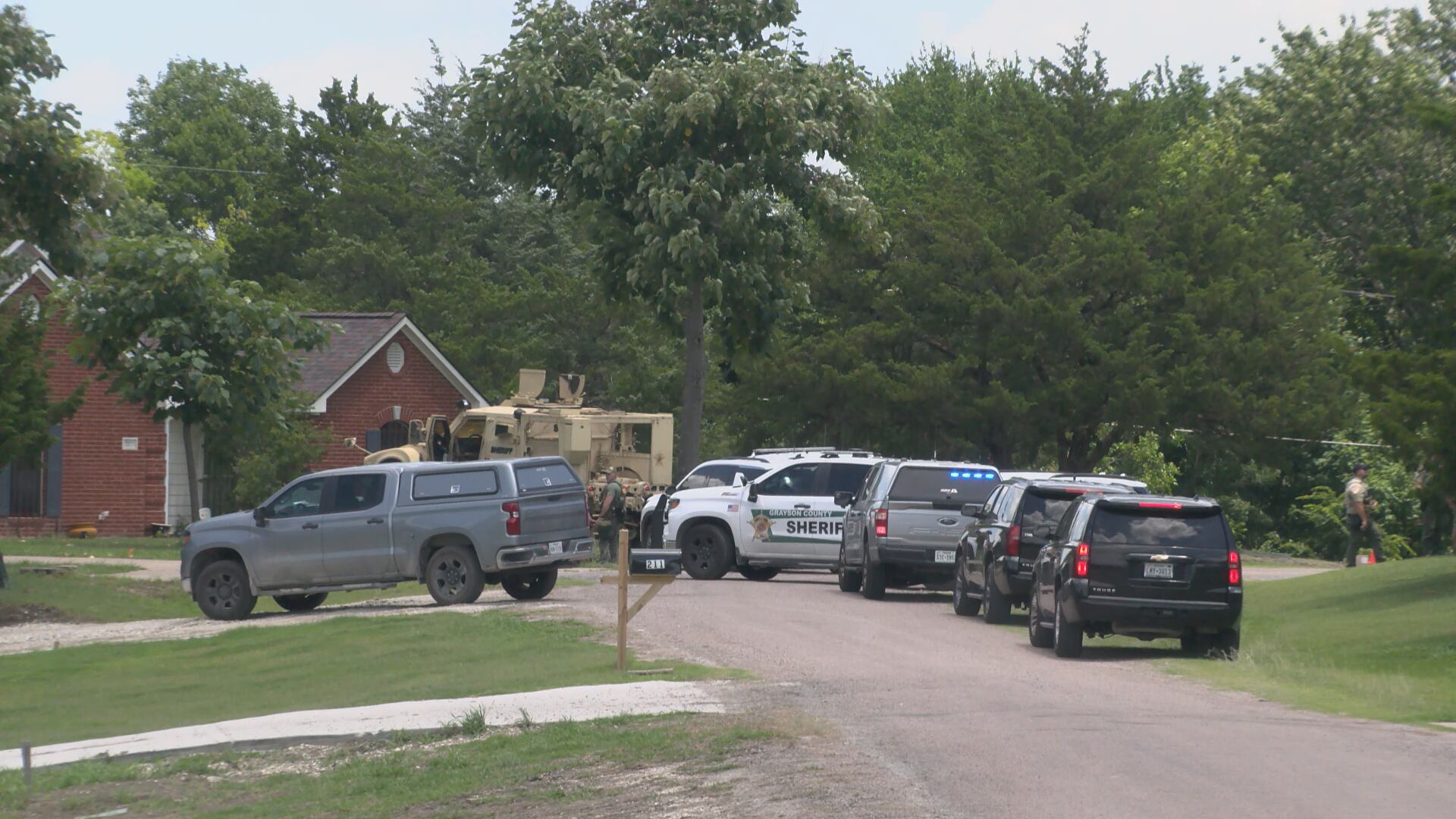 Man arrested, accused of threatening fiber optic workers with gun in Howe