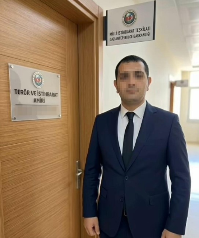 Fotoğraflardaki acayiplik fark edilince anında gözaltına alındı