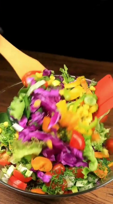 Crisp and refreshing green salad