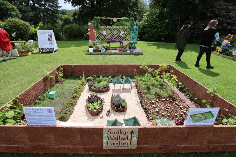 Stunning pictures of garden show at Sefton Park Palm House