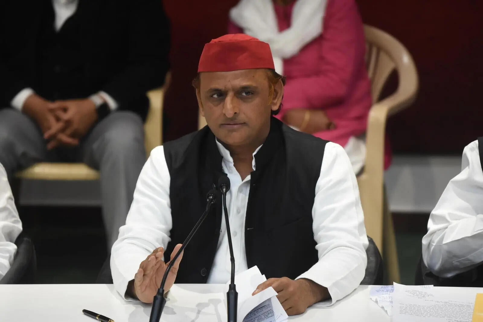 Akhilesh questions CM’s silence over BJP’s offensive trolling on daughter