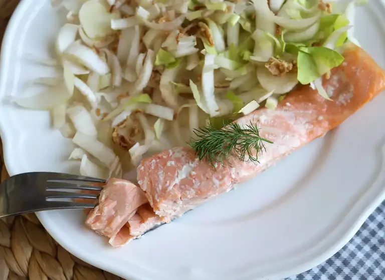 ¿Cómo cocinar un lomo de salmón en sartén?