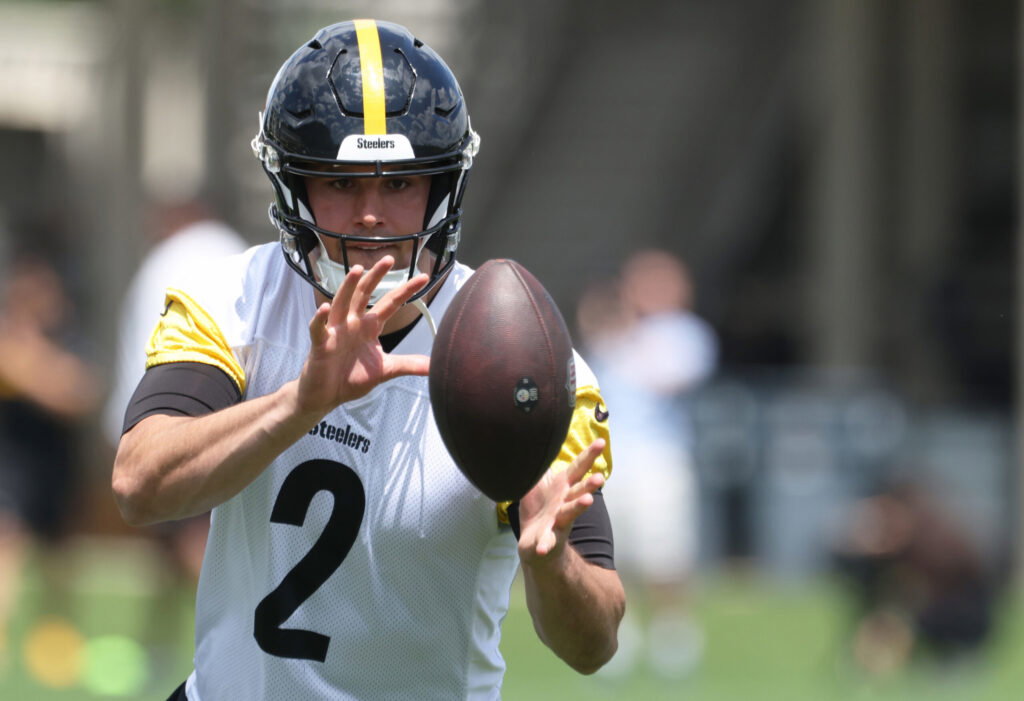Analyst tips Denver Broncos move for Steelers’ $7.5M QB amid Pittsburgh ...