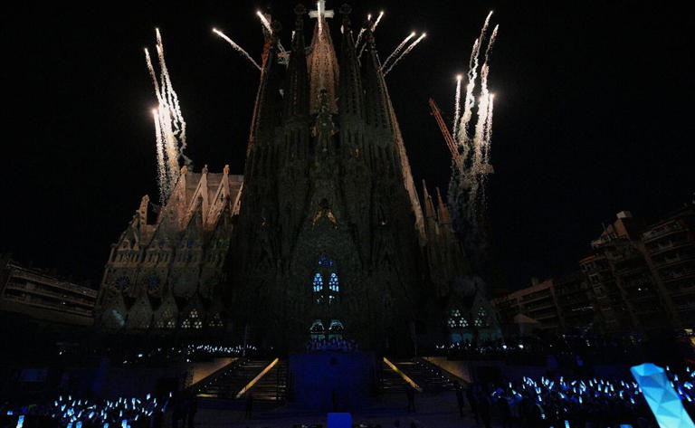 El Papa elogia la Sagrada Familia y la define como una obra maestra de ...