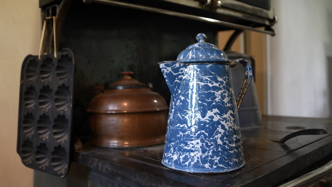 Vintage enamelware and softer interiors shape 2026 decor trends