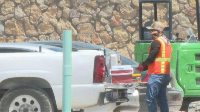 El Paso landscaping crews hold heat safety meetings as triple-digit ...