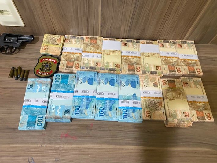 PF encontra arma ilegal em casa de prefeito alvo de operação que ...
