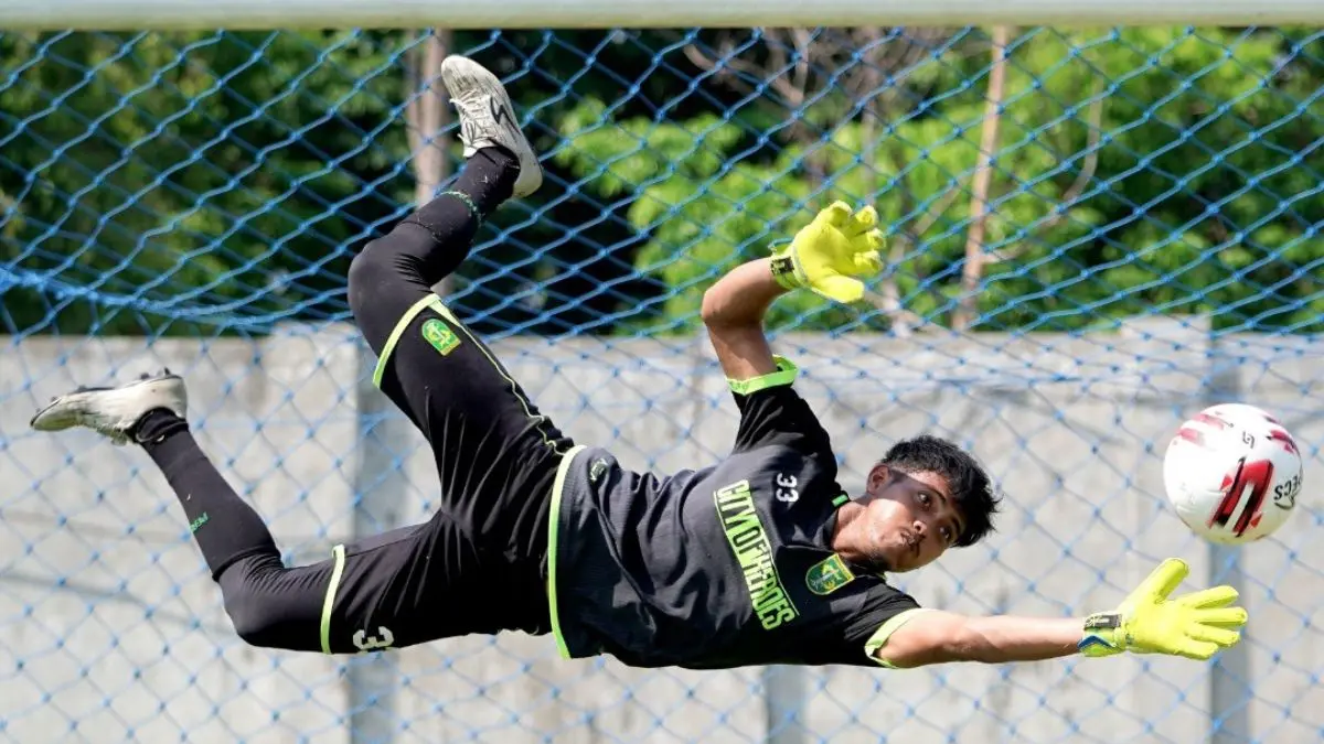 Resmi! 3 pemain lokal hengkang dari Persebaya Surabaya, didikan El Faza ...