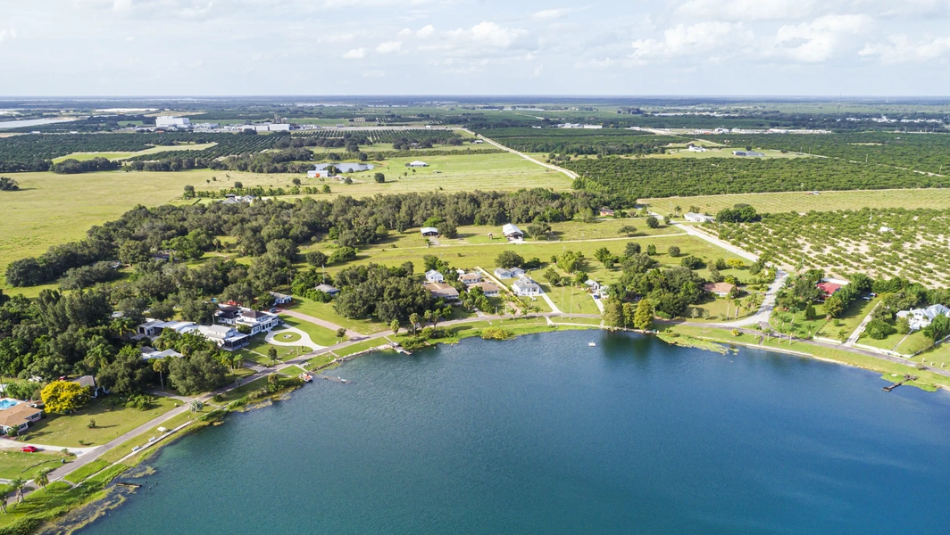 13 scenic Florida lake towns and landmarks