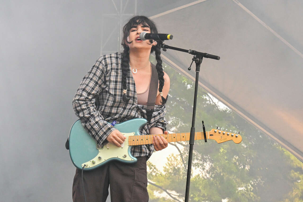 Rising pop musician calls out Houston venue as 'misogynistic'