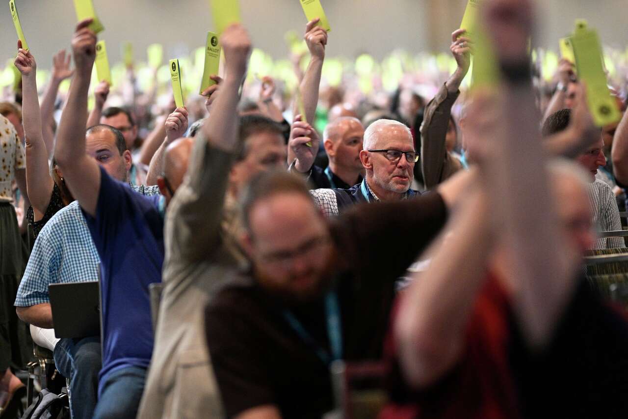 Southern Baptist Convention overwhelmingly approves stricter ban on ...