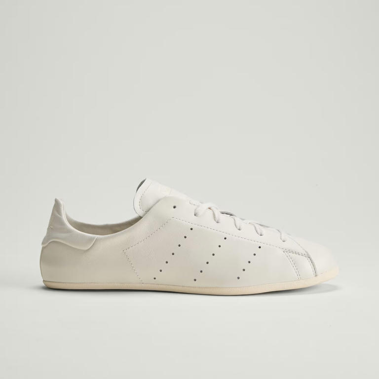 Hold the flimsy flats—women in their 40s wear these anti-trend sneakers ...