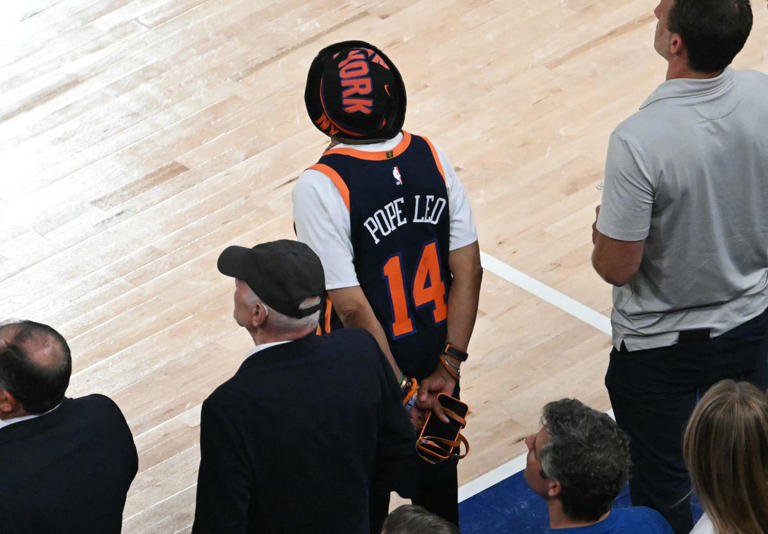 Spike Lee did not wear his Pope Leo Knicks jersey to Game 4