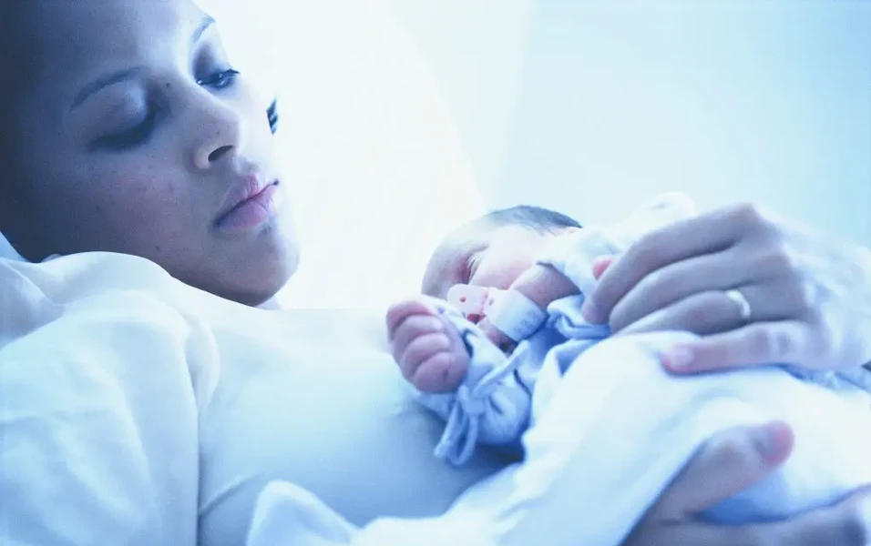 ONS projects Gen Z women will delay first child to 35