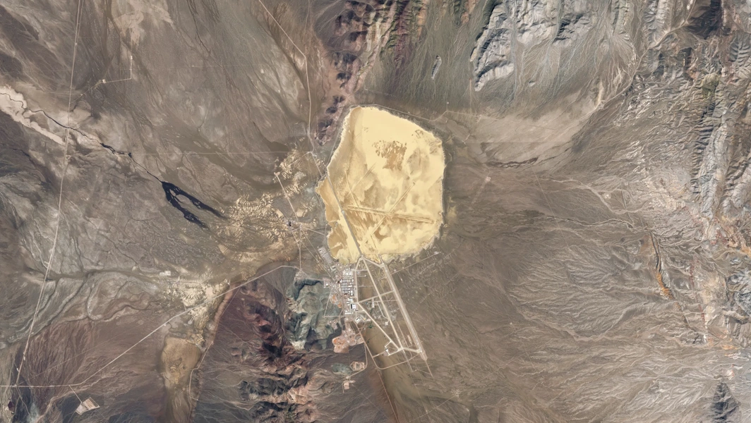Thermal imagery over Area 51 fuels F-47 fighter speculation