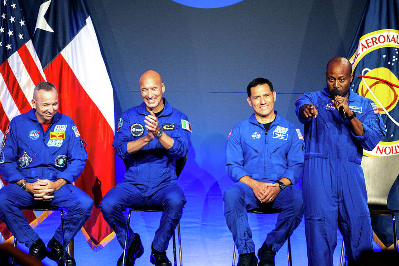 Astronaut who went to school in Connecticut to join NASA's Artemis III ...