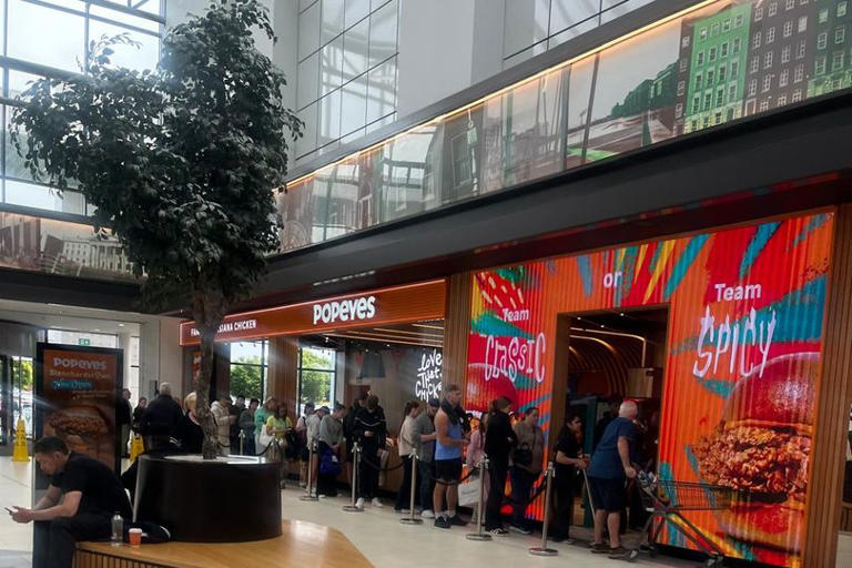 Huge queues remain in Blanchardstown for first Irish Popeyes restaurant