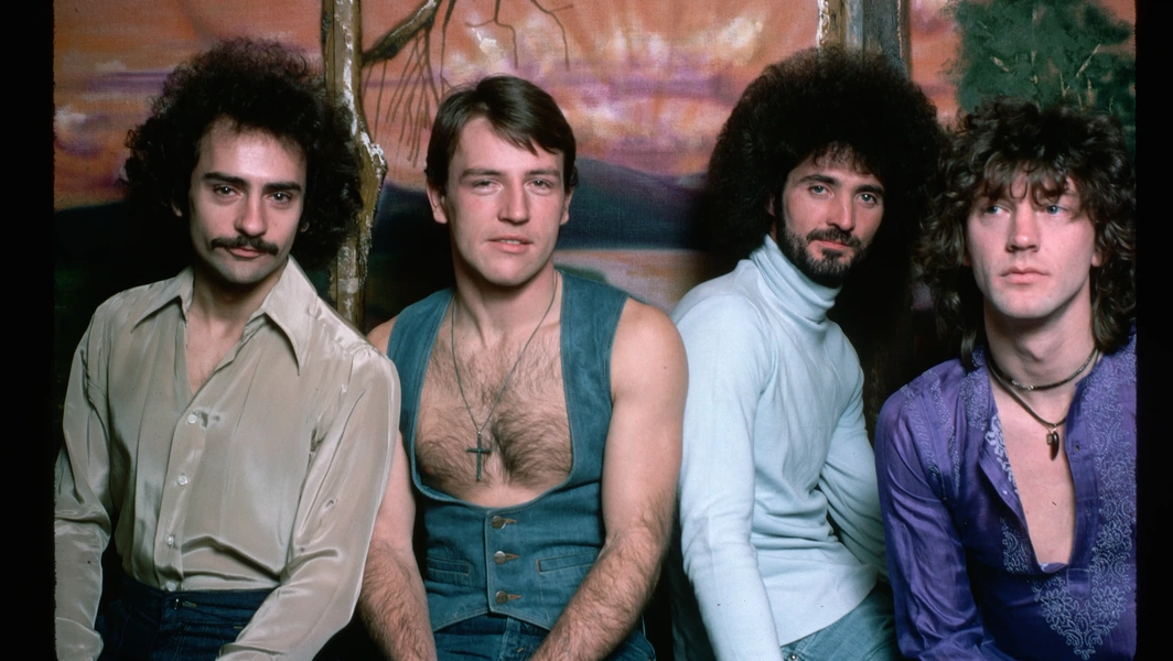 6 iconic bands with original members still alive