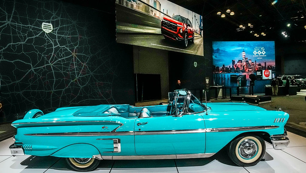 12 iconic 1950s car features and innovations