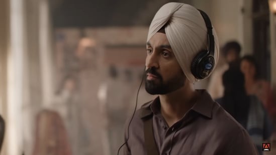 Main Vaapas Aaunga review: Imtiaz Ali, Naseeruddin Shah turn memory and ...