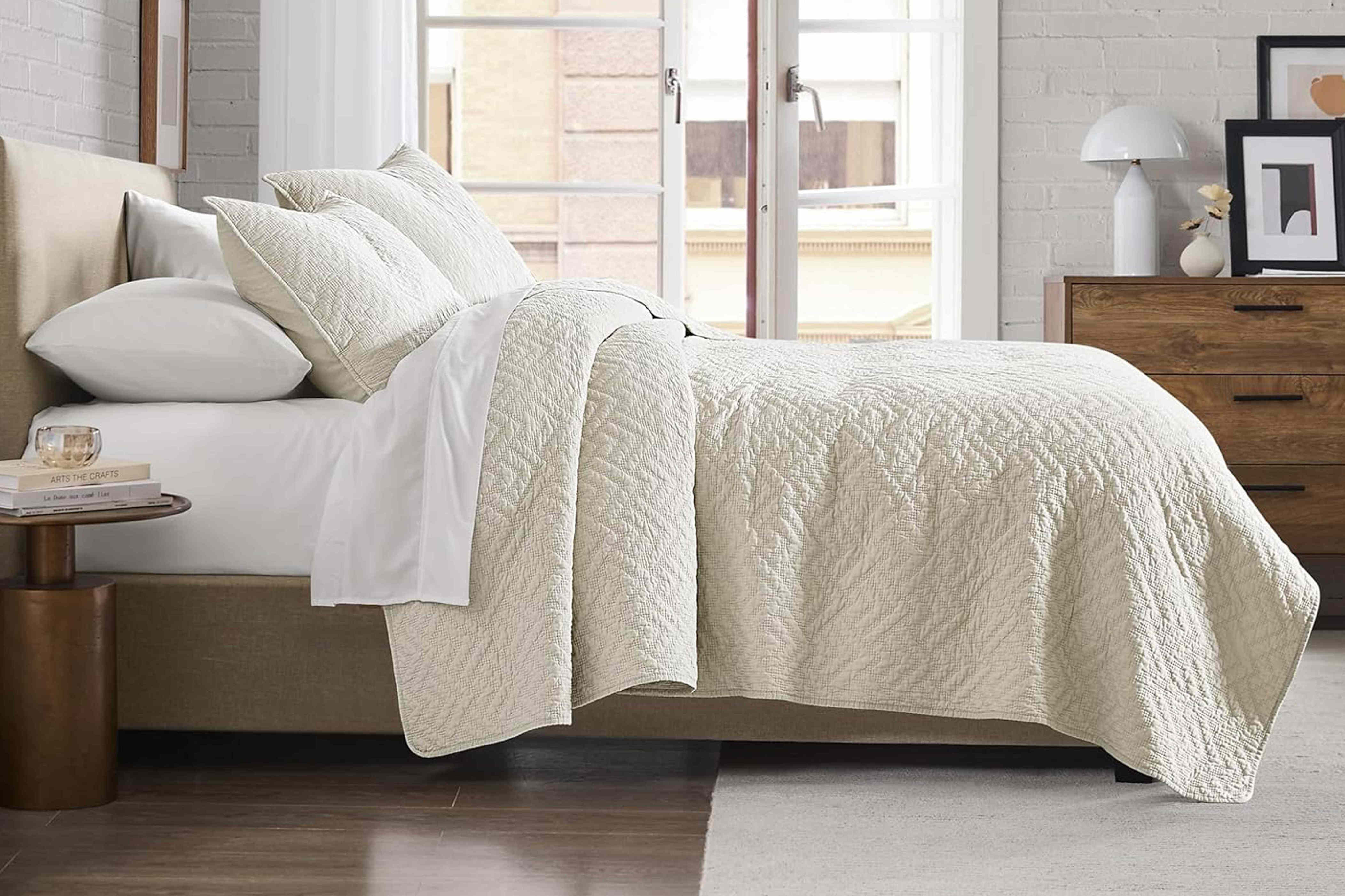 These cotton-filled comforters and quilts actually stay cool at night ...