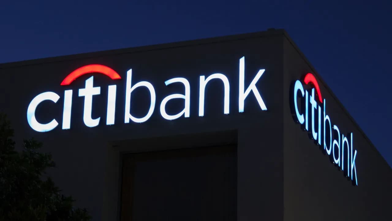 Citi stock hits 52-week high before fading as Trump lauds bank's 'big ...