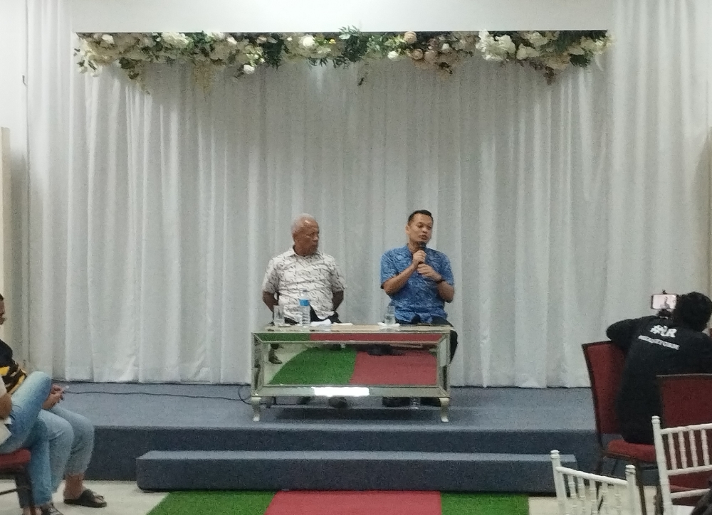 ‘Why should I campaign for you again?’: At first meeting since MP ...
