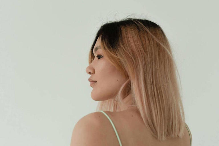 Cara hair toning di rumah yang aman dan tips merawatnya