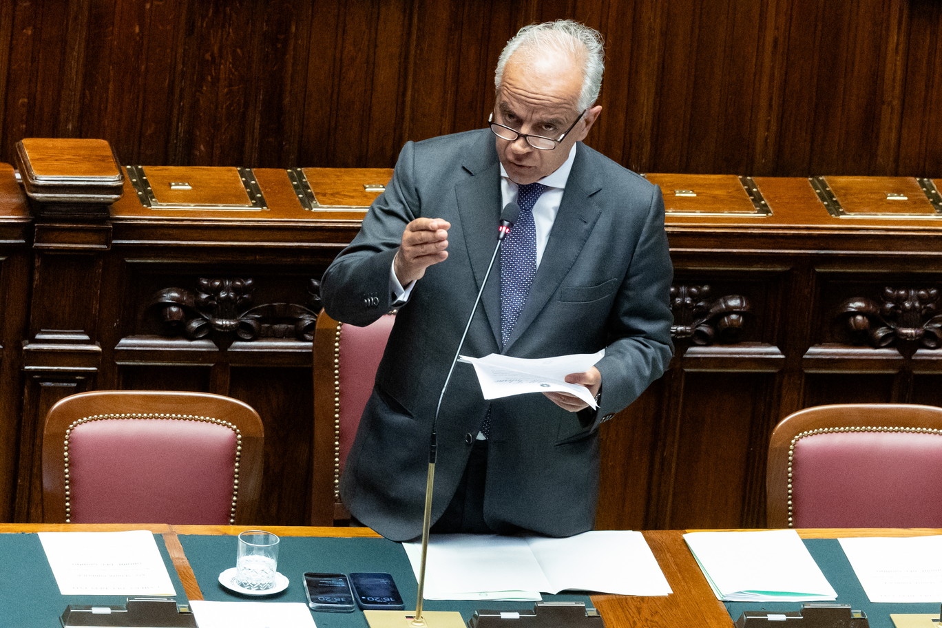 L'inchiesta de Il Tempo arriva in Aula. Piantedosi sui legami tra ...