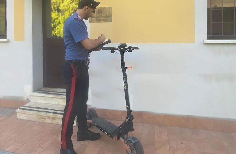 Fugge sul monopattino. Investiti due carabinieri