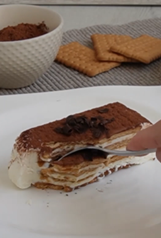Tarta de galletas tiramisú: postre cremoso, fácil y sin horno