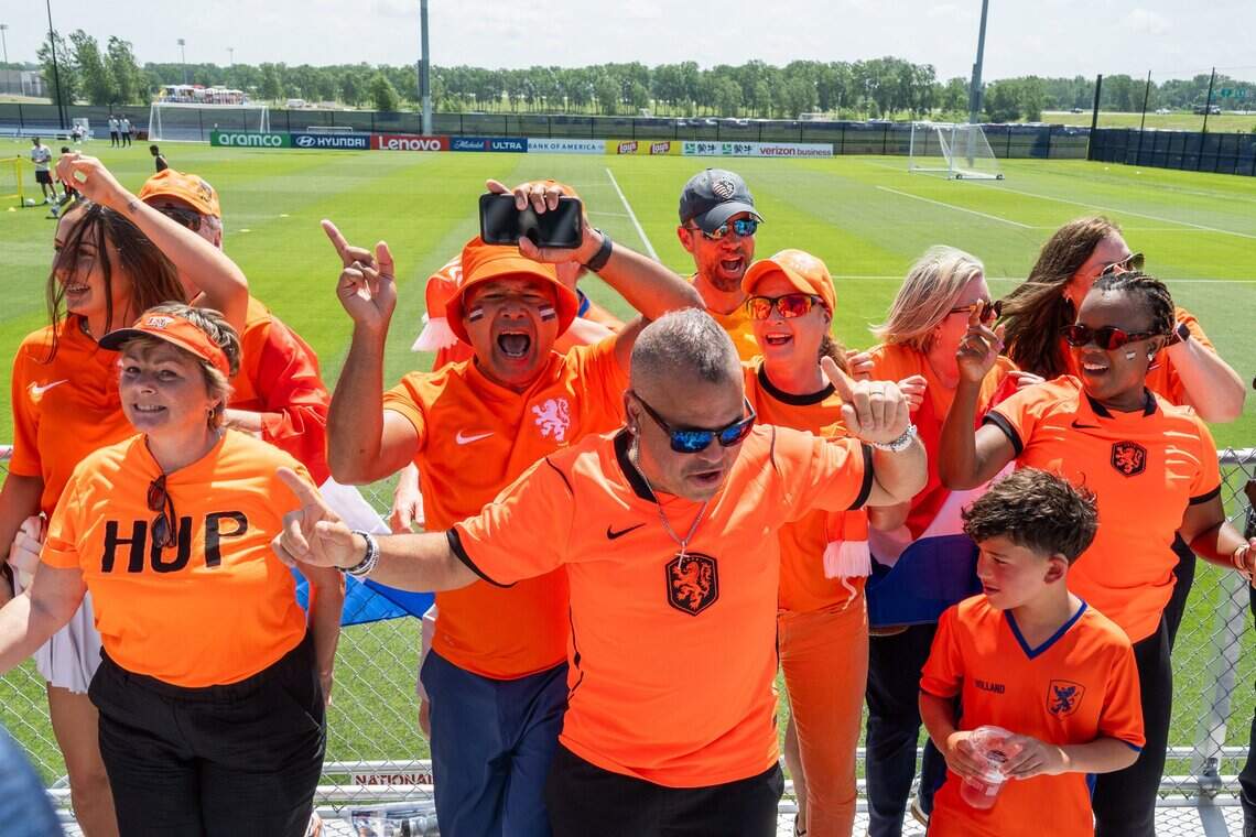 Absolutely amazing: Dutch fans watch Netherlands soccer team practice in KC