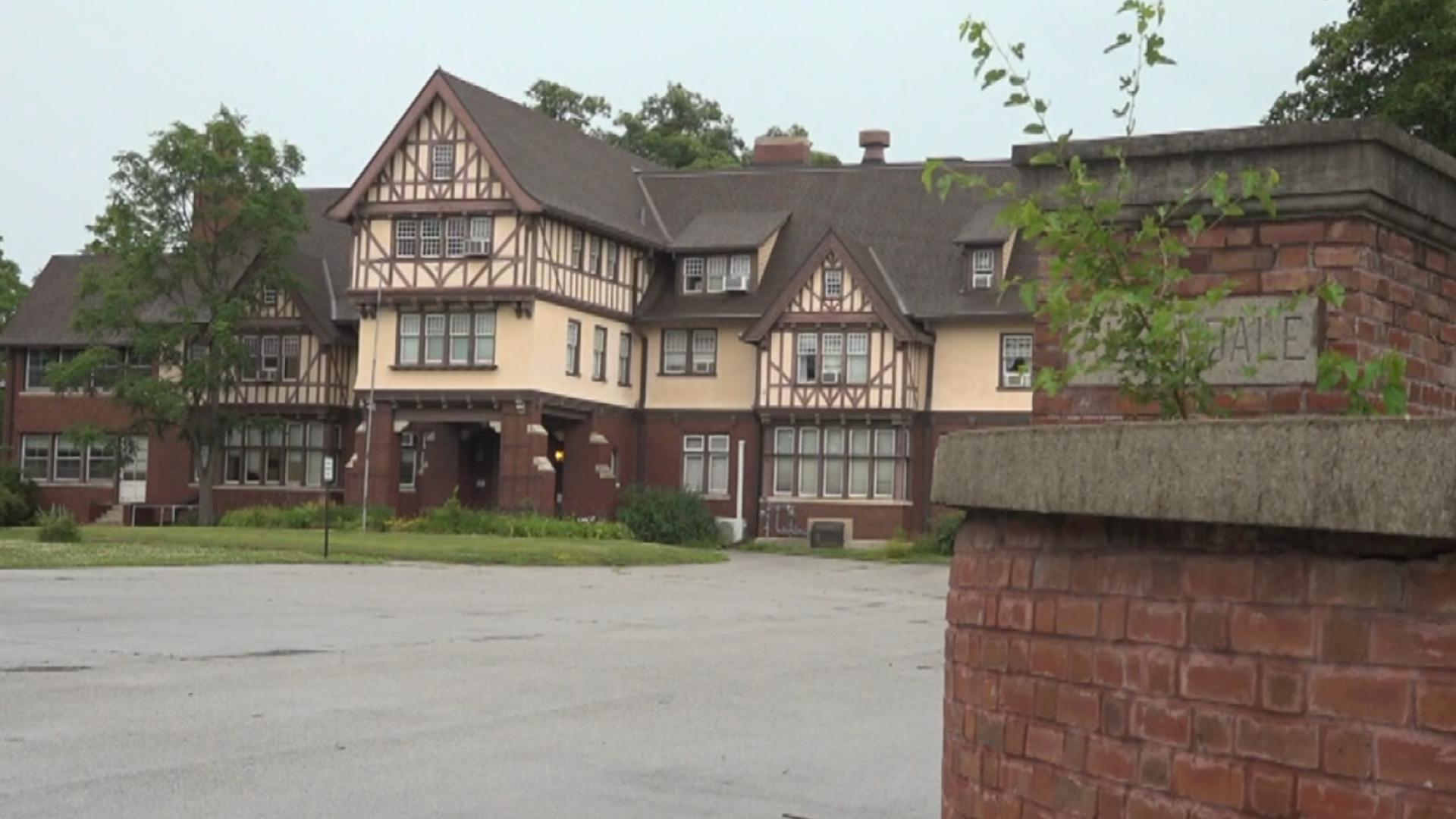 Allendale mansion up for bid in Moline