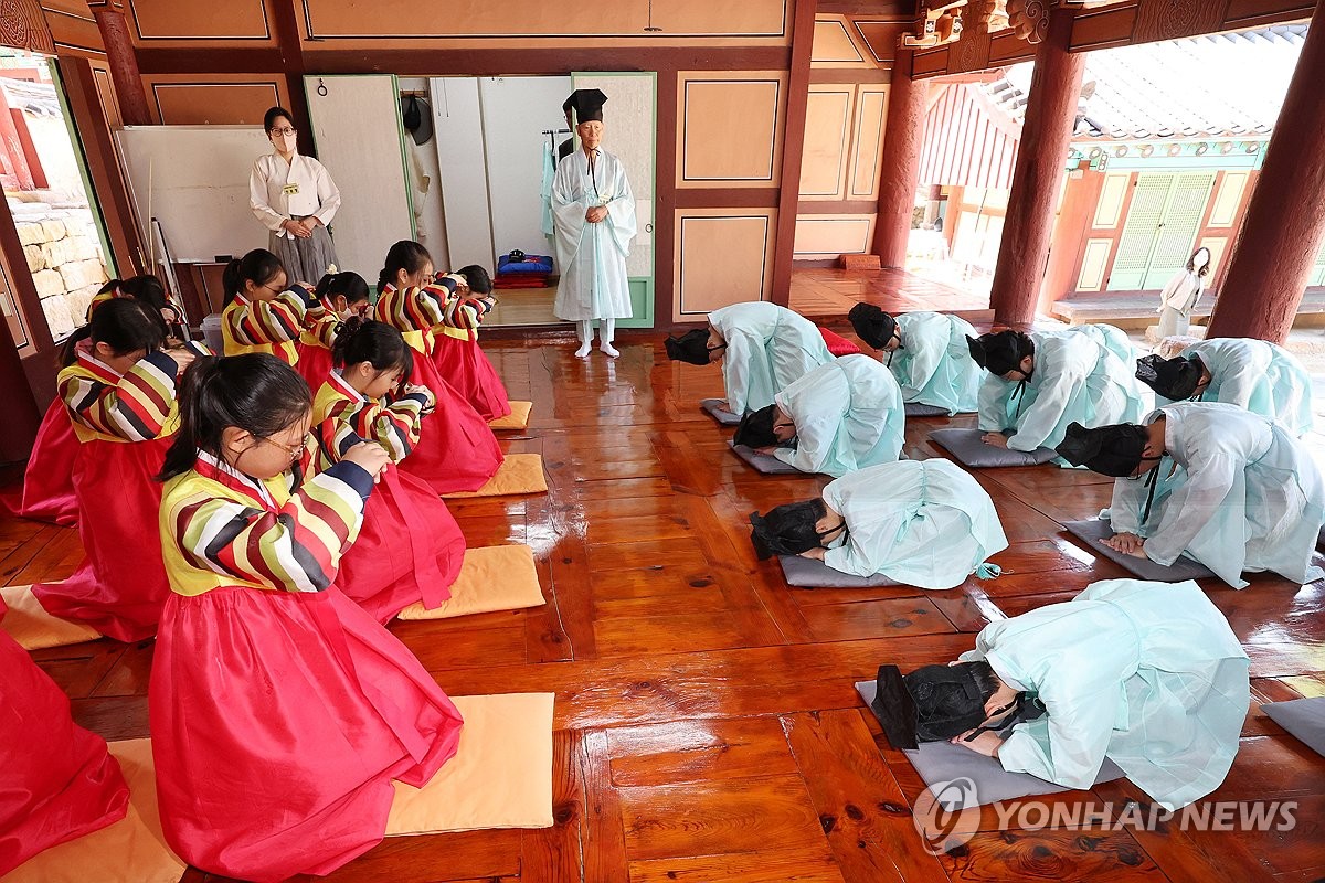 Learning traditional manners
