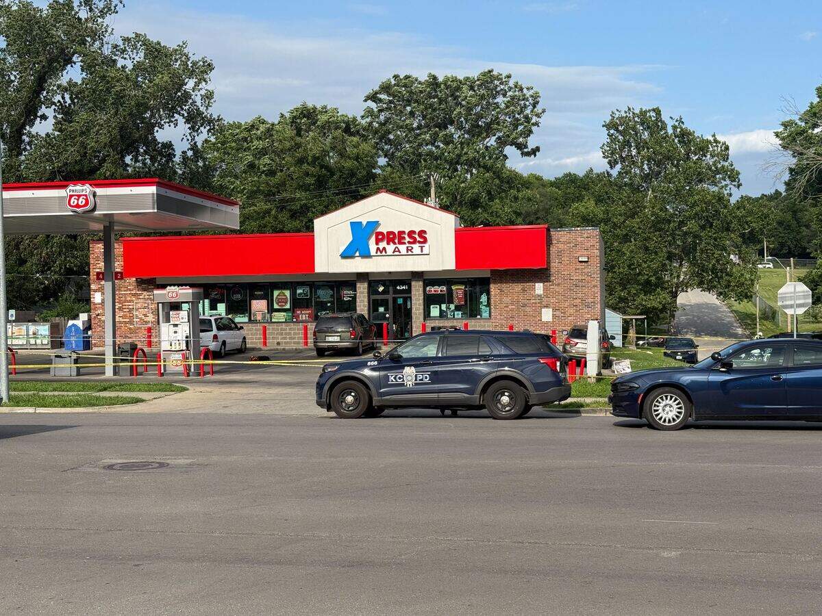 One man killed in shooting inside a Kansas City gas station