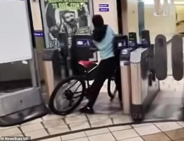 Fare dodging cyclist forces his way through wide gate at Tube station ...