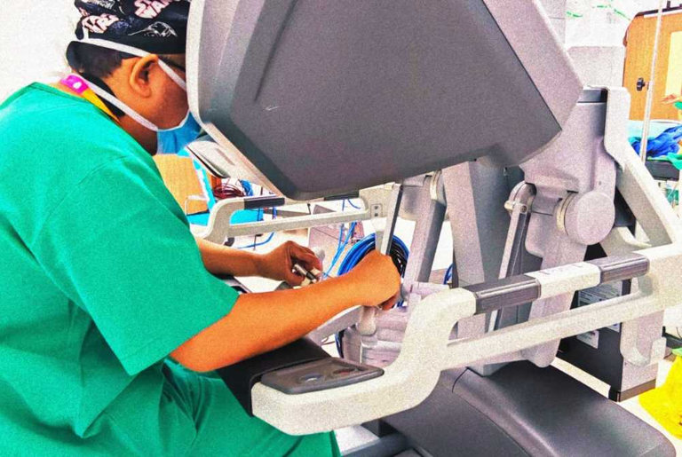 First robotic throat cancer surgery in southern Malaysia successfully ...